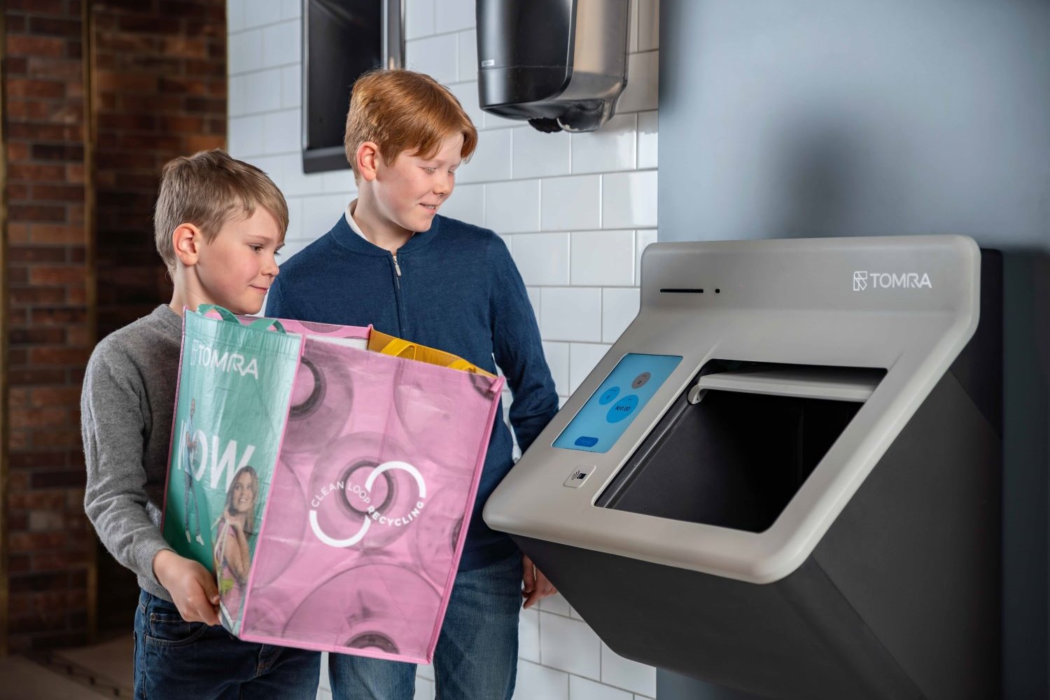 TOMRA R2 Market Tests Enhancing Recycling Efficiency TOMRA