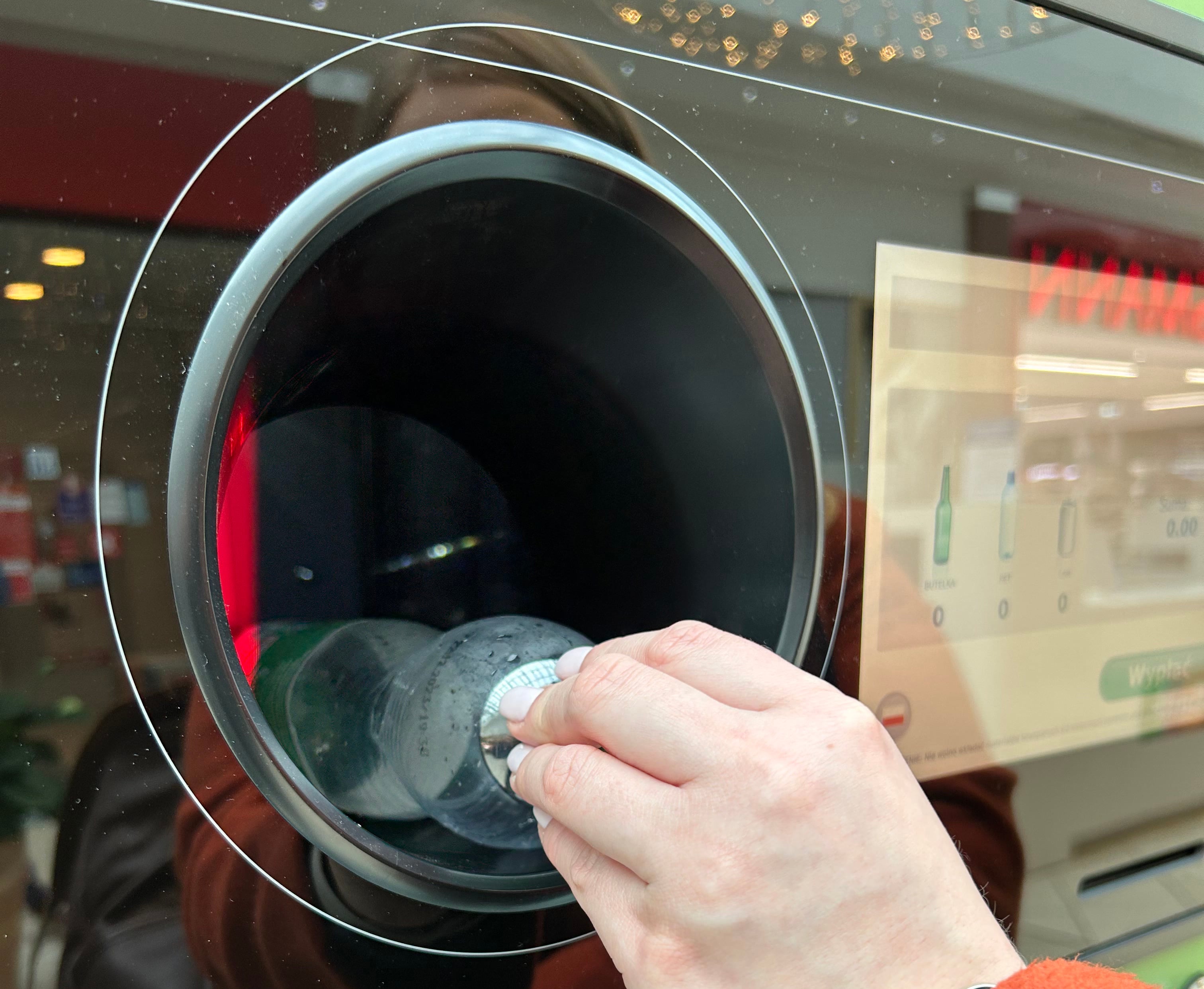 Polnische Regierung veröffentlicht Gesetz für Pfandsystem - TOMRA