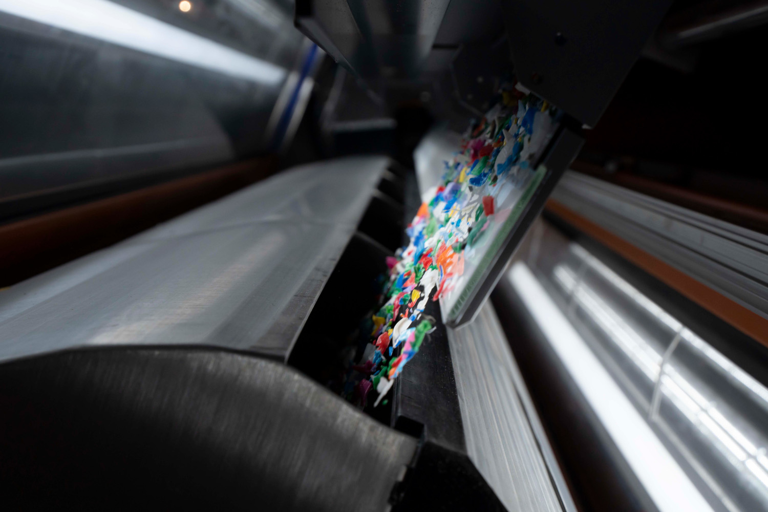 INNOSORT™ FLAKE - World's Most Flexible Color & Polymer Sorter | TOMRA